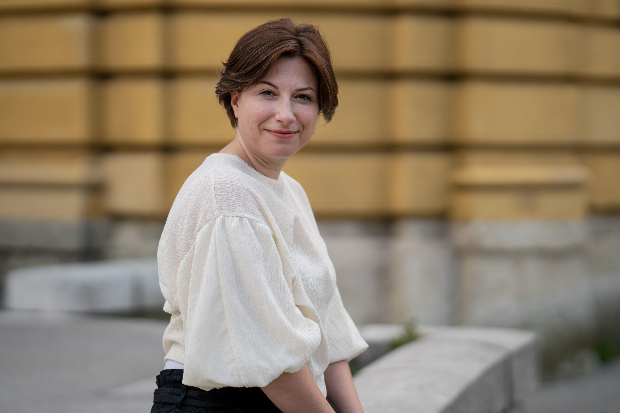Jovana Lukić: U pevanju sam ostala zbog ljubavi - SDF - Srpski ...